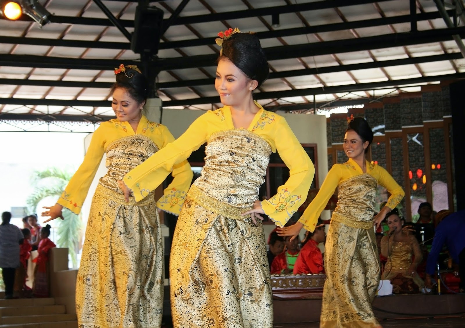 Mengenal Tari Jaipong Jawa Barat