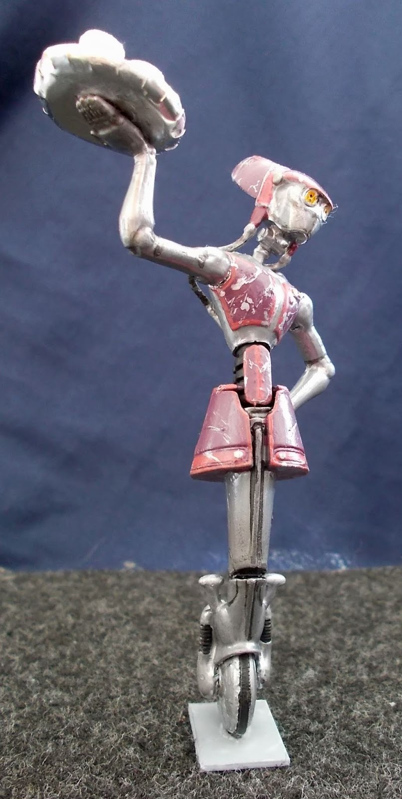 Happyscale-Modellbau: Star Wars - WA-7 Waitress Droid - Hasbro Saga ...