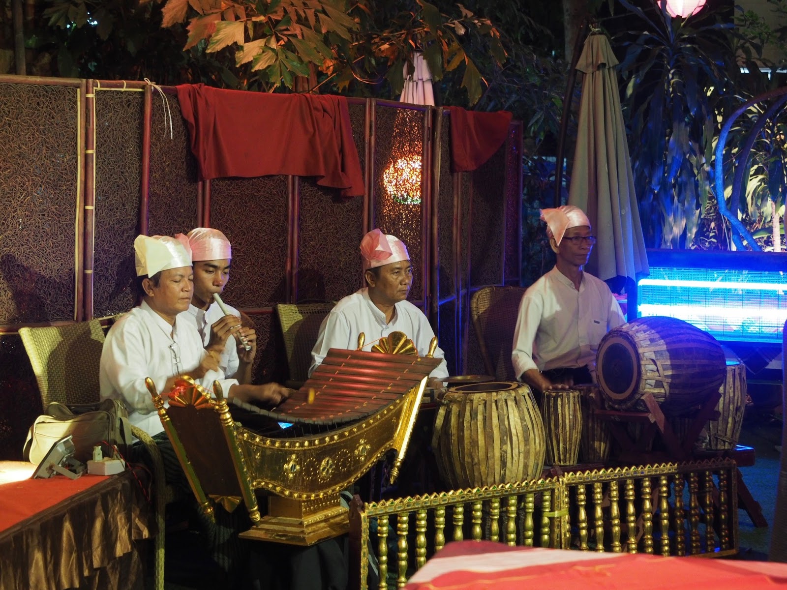 JUstDreamInparadise: Myanmar Cultural Dinner and Show