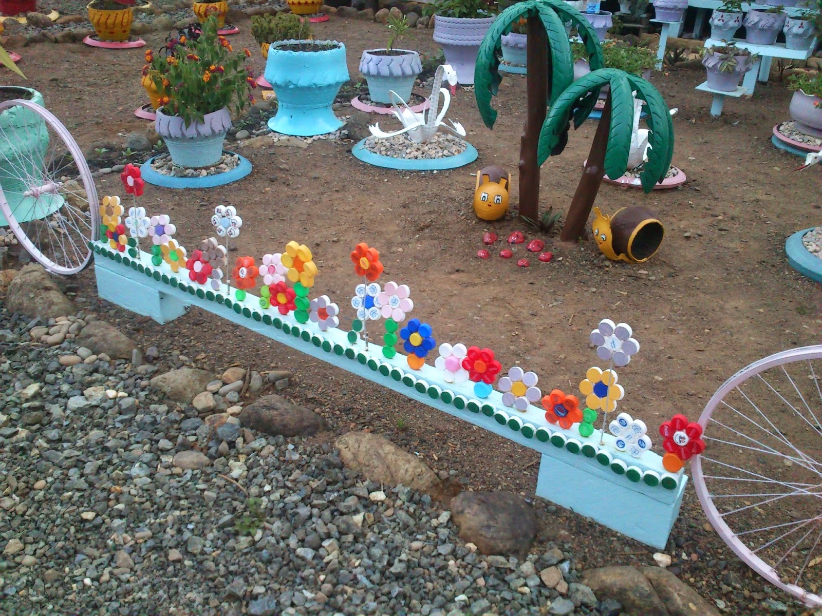 KOMUNITI PEKERJA MALAYSIA: HIASAN PASU BUNGA MENGGUNAKAN TAYAR TERPAKAI