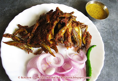 Kitchene Kichukhonn : Mourala maach bhaja / Crispy fried small fish ...