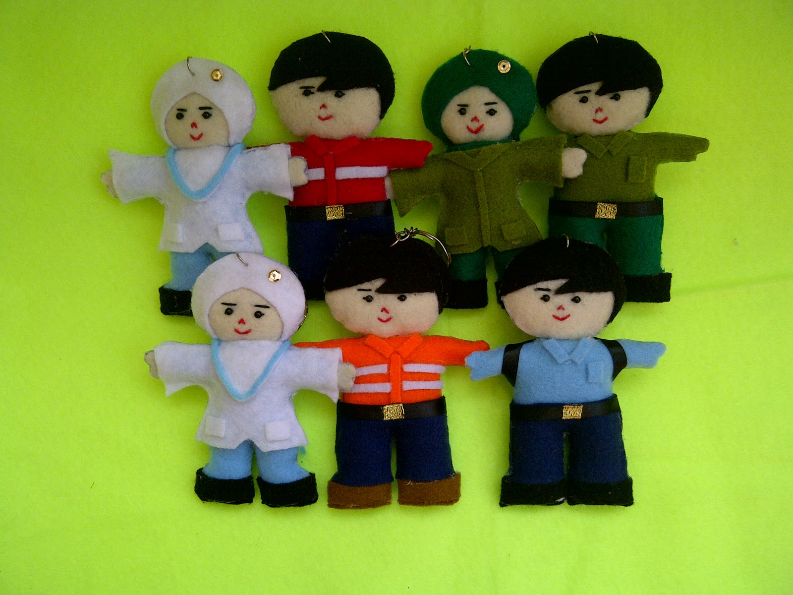 souvenir,Boneka Fudu Profesi,Bros,Gantungan Kunci dll