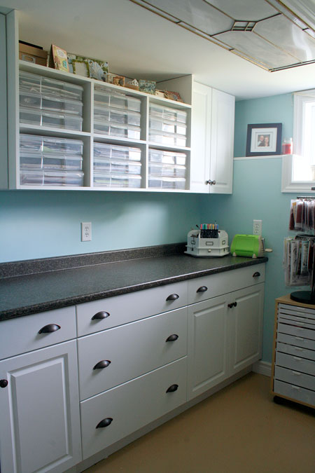 lily bee: Studio Peek: Julia Stainton