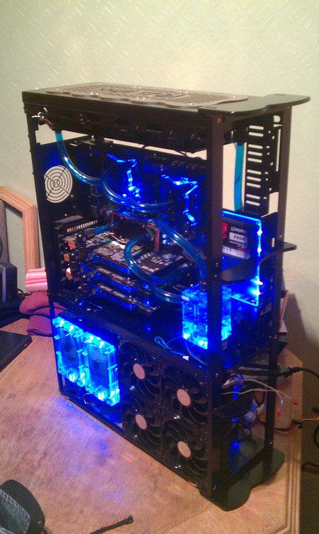 Cool Casings: Pics of some extra cool Gaming PC Casings