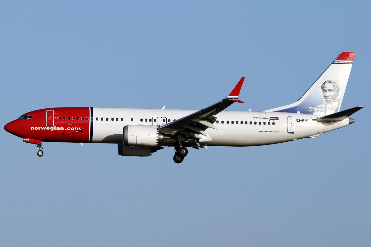 WORLD AIRCRAFT IMAGES by Terry Wade: EI-FYE B38M NAX EGKK (London ...