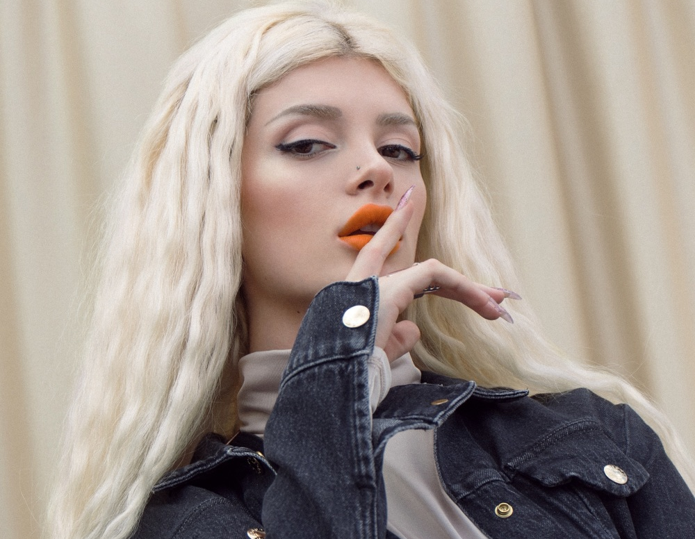 Folk & Indie: Era Istrefi