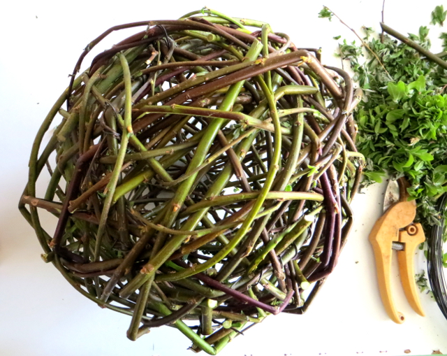 DIY Willow Ball Garden Decoration | Nature Craft