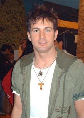 NOTICIAS Y EFEMERIDES MUSICALES Y DEL CINE: HACE 4 AÑOS, CANTANTE AXEL ...