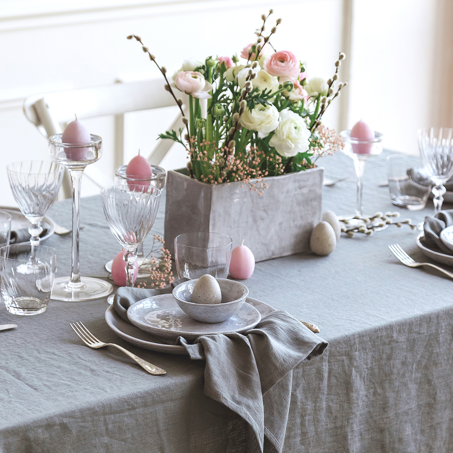 3 minimal Easter table decor ideas - perfect-handmade