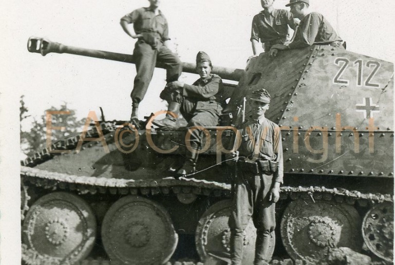 Snapshots from the Ostfront: Wehrmacht Russland Beute Panzer Traktor ...