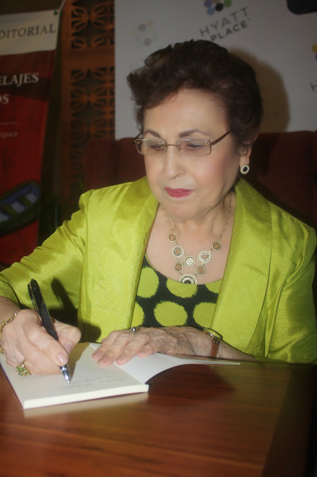 Temas y sucesos // Diálogos : DIALOGOS DE POLITICA