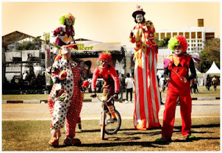 BADUT SURABAYA: AKROBAT SIRKUS