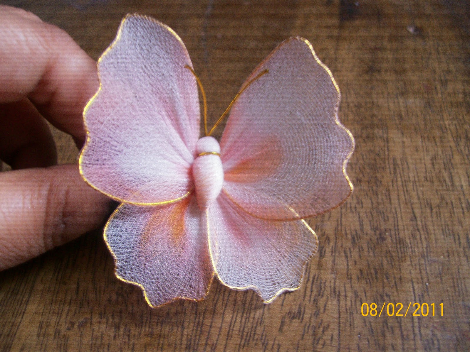 Tinas Creations: Instructions on making a nylon stocking butterfly