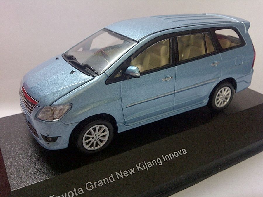 Diecast Miniatur Mobil Toyota Kijang Innova | DIECAST MINIATUR MOTOR ...