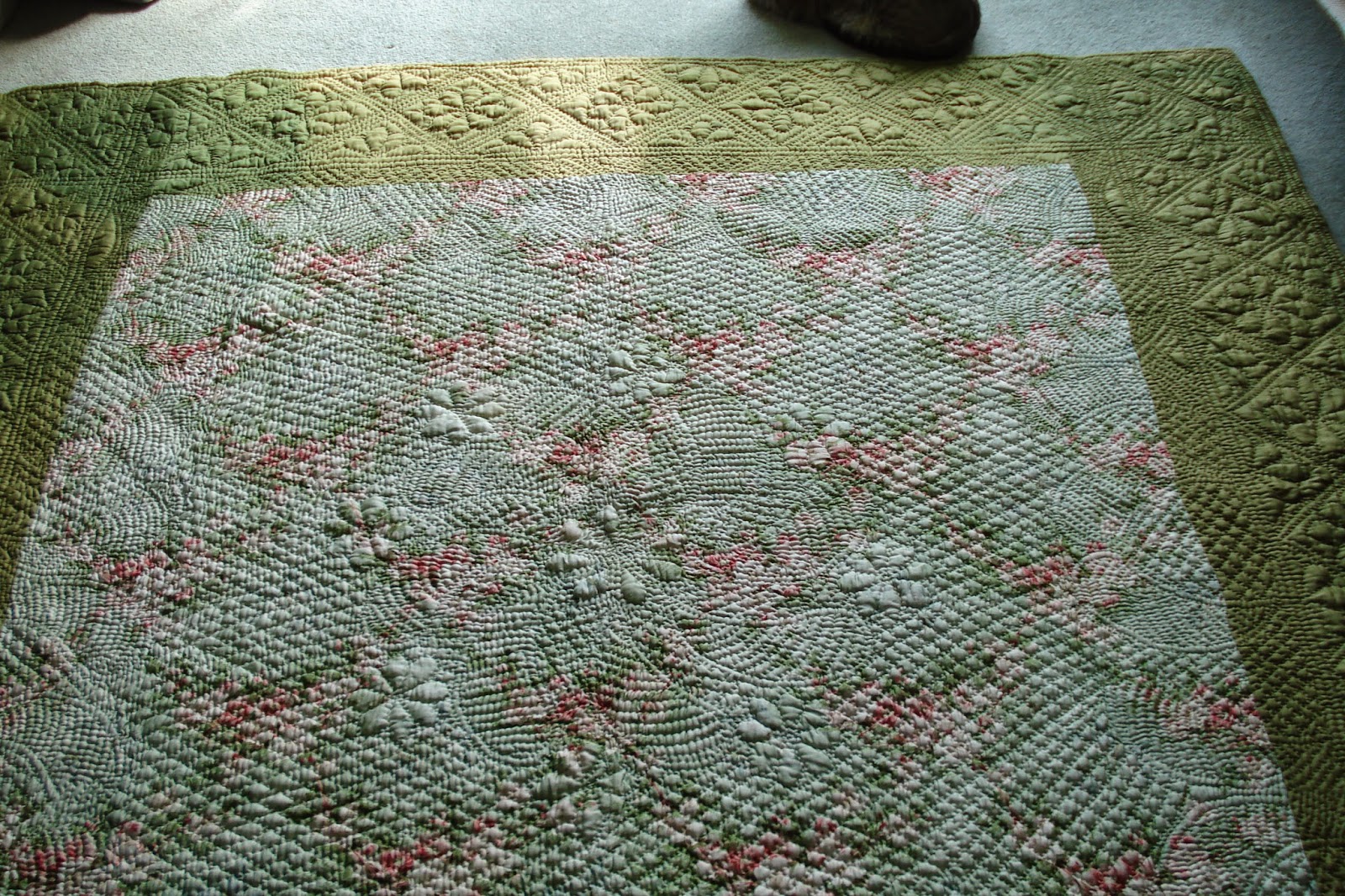 Welsh Quilts: Welsh Quilt with Green Frame/Paisley Pears