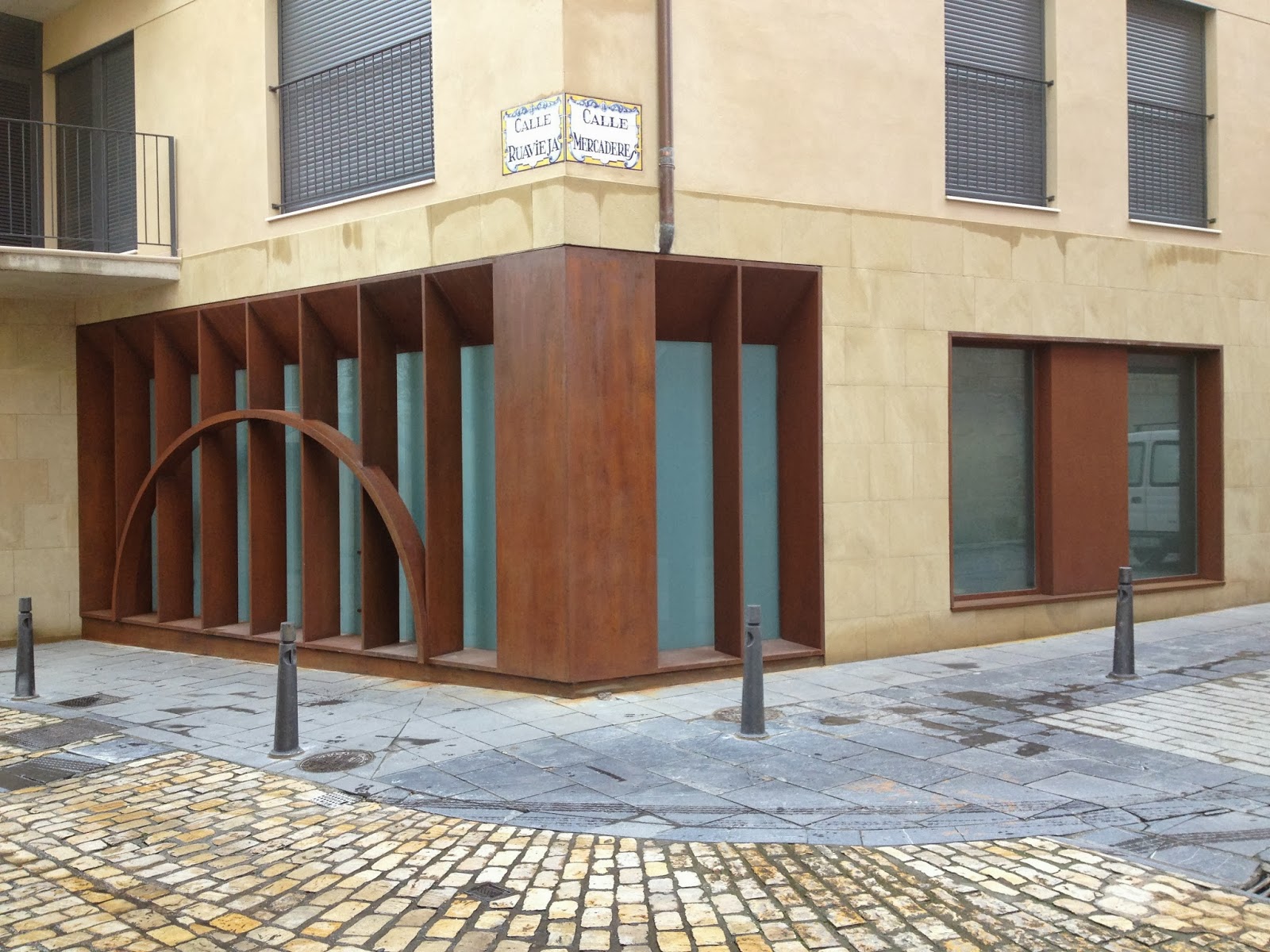 CALADO ESPACIO POLIVALENTE_JOSE MARÍA PELAEZ | A I B A r c h i t e c t ...