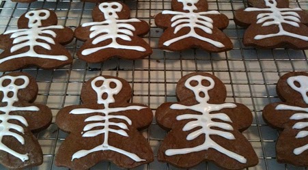 Something wicKED this way comes....: Creepy Cookies (Creepmas Day 6)