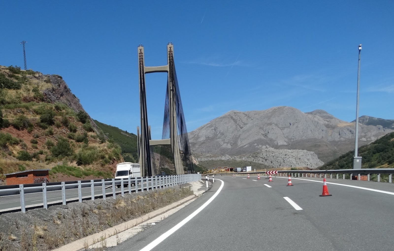 CAZANDO PUENTES: PUENTE DEL EMBALSE DE LOS BARRIOS DE LUNA