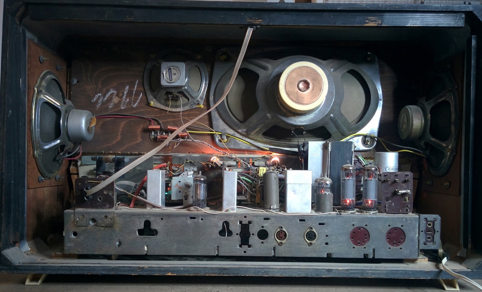 תיקון רדיו ישן I ראש אלקטרוני I הוספת FM: GRUNDIG Type 5017 STEREO