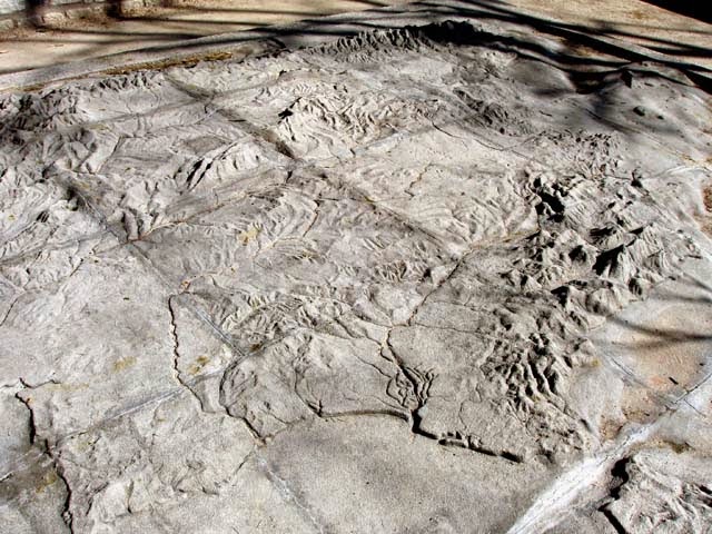 Caminando por Madrid: El Mapa de España en relieve del Parque del Oeste