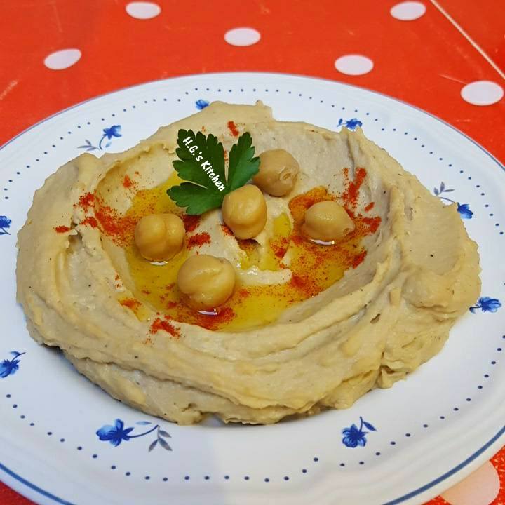 HUMMUS (a popular meze throughout the Middle East, including Turkey ...