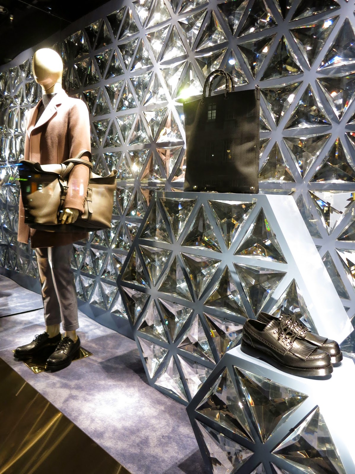 RetailStoreWindows: Gucci, London
