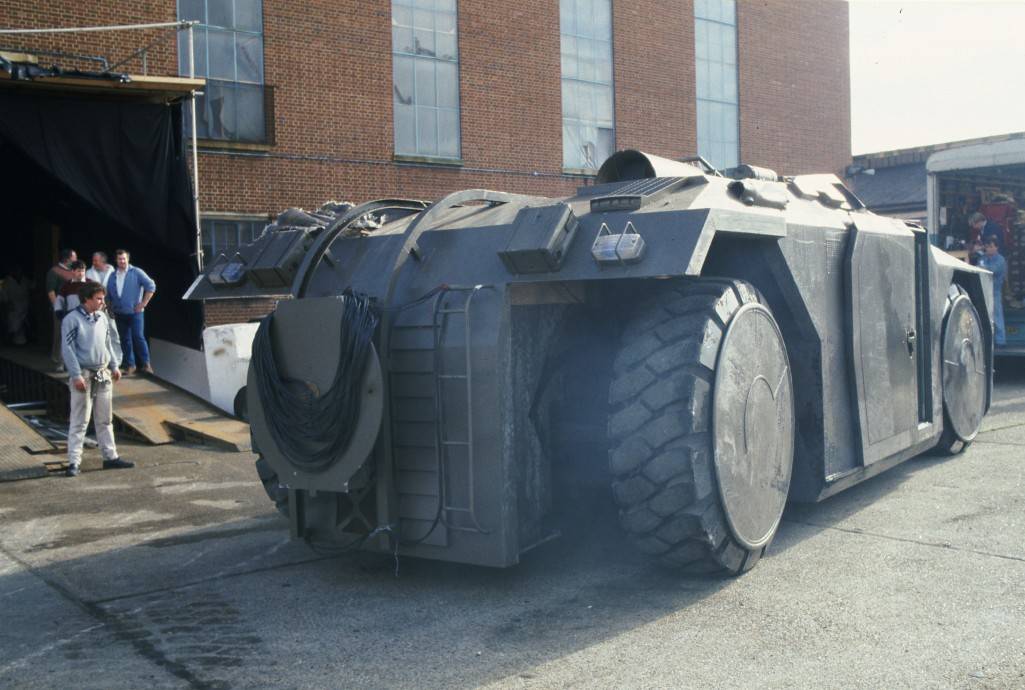 Desktopsimmer's 3D Models: Aliens M577 Armoured Personnel Carrier 3D Model