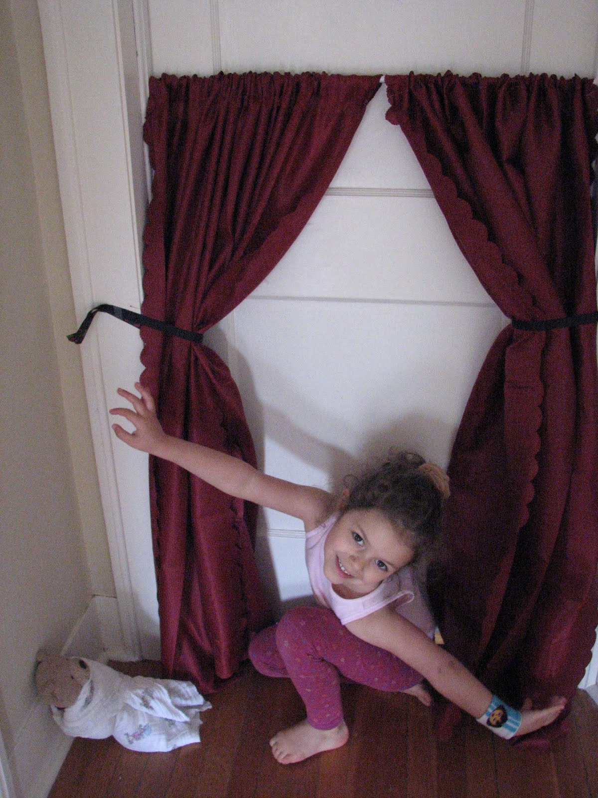 The Simple Craft Diaries: Grand Theatre Curtain/Puppet Show