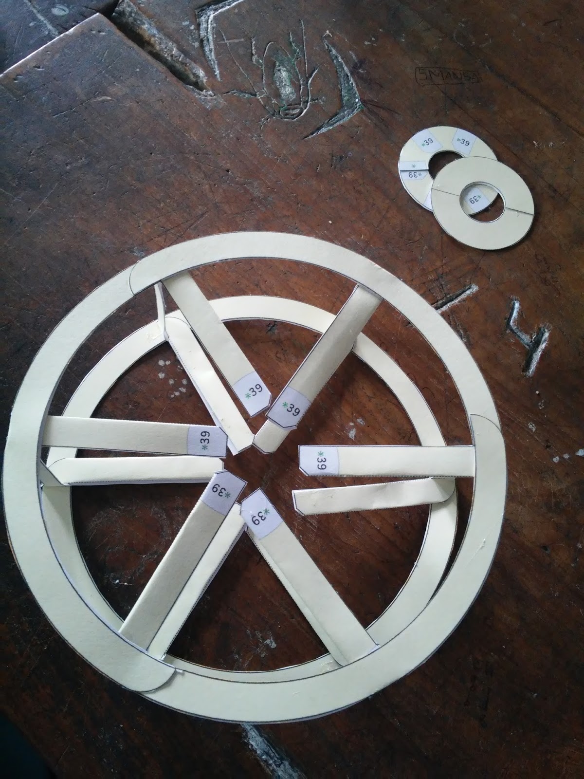 XI MIA 4 KEL 1: TUTORIAL MEMBUAT PAPERCRAFT FERRIS WHEEL