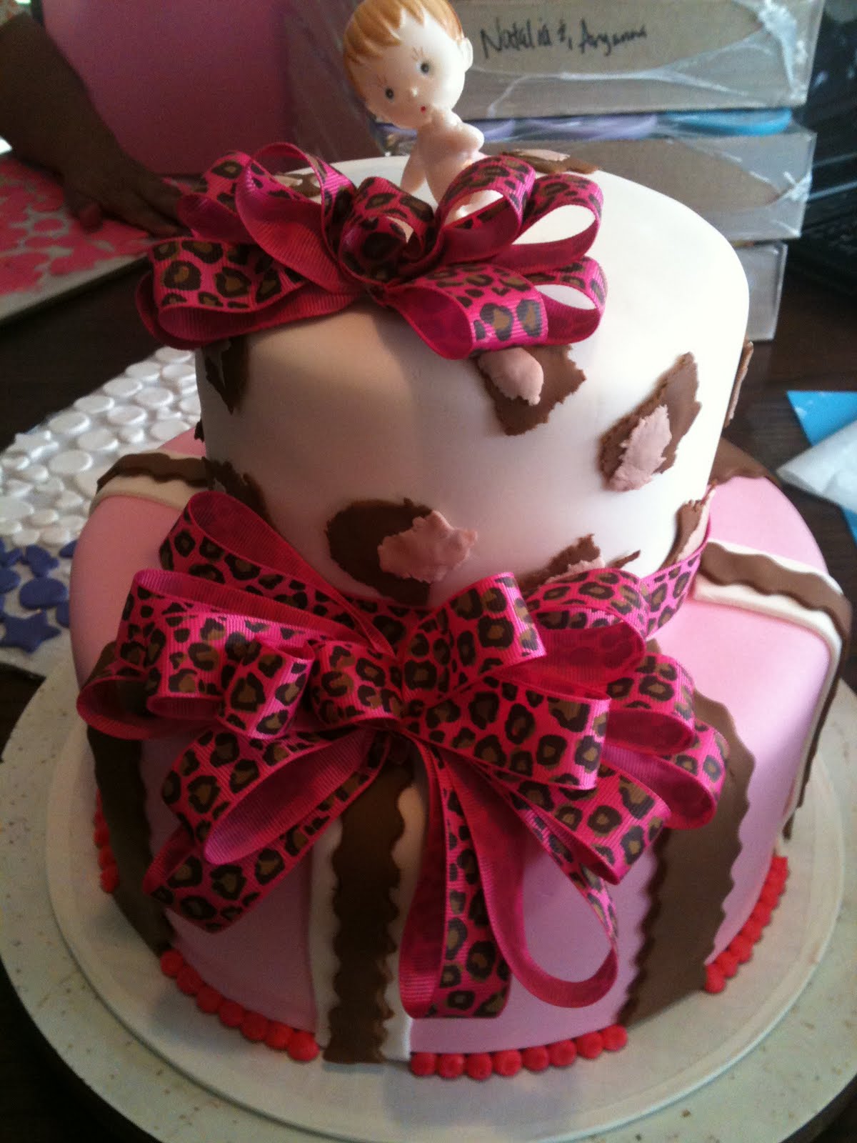 Hector's Custom Cakes: hot pink cheetah print 2 tier