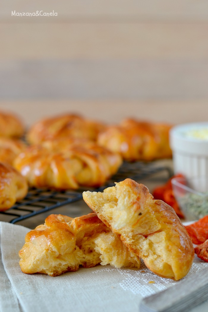Caracolas saladas de tomates secos y queso (taller de pan casero con ...