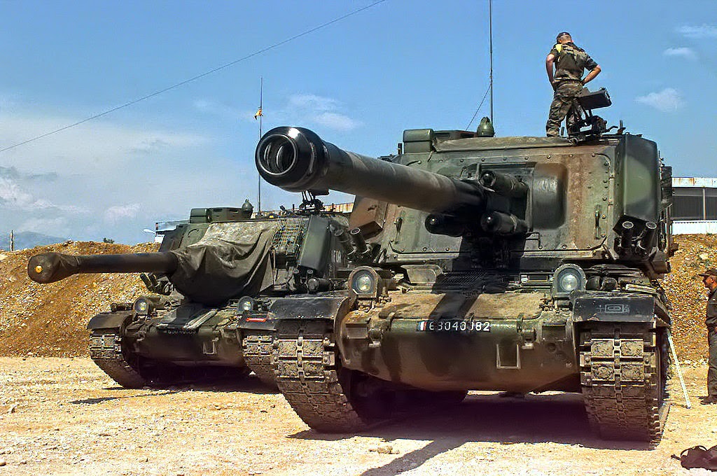 Le canon automoteur 155 mm Au. F1 (châssis AMX 30).