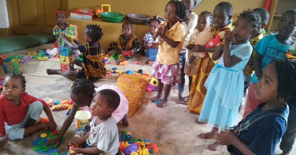 Nakumi: Nas periferias da Beira, Chimoio, Nampula e Nacala