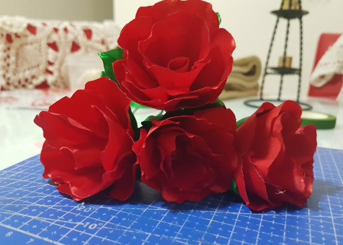 Diy to make an easy and inexpensive ribbon roses - Safaecreatins