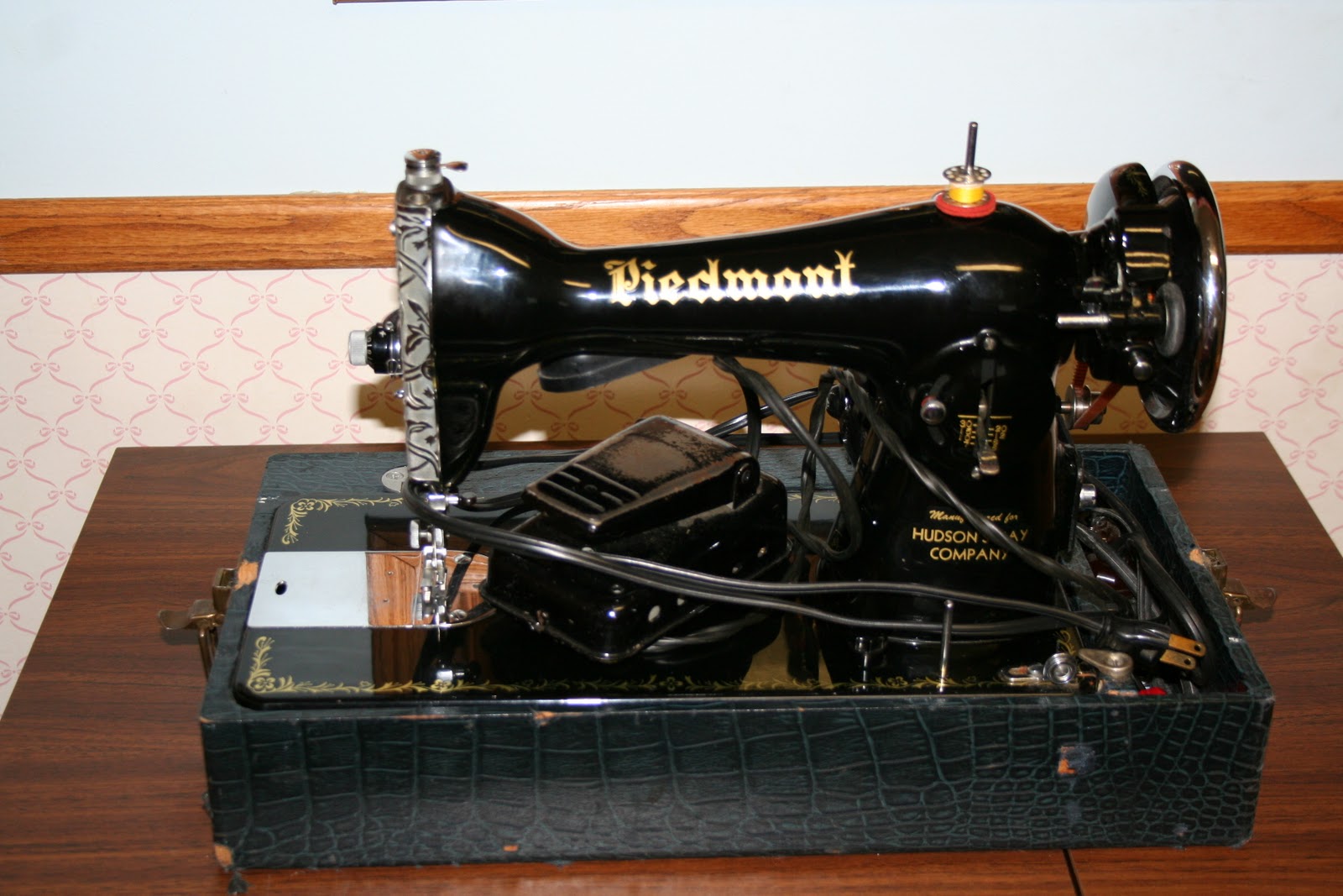 Tammy's Craft Emporium: 1940s Piedmont - Singer 15 clone