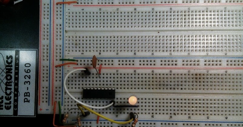 PIC Projects in Pascal: Tri-Colored LED Using Internal Comparator