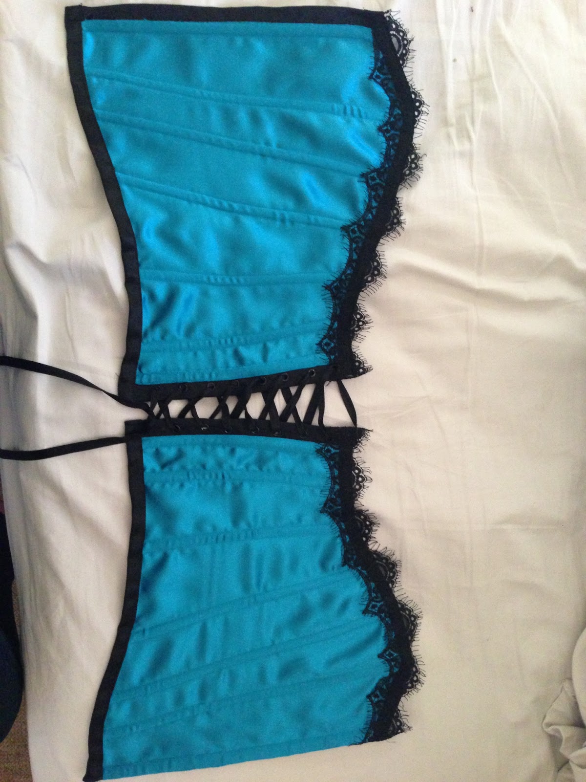 pearls. lace. & barb wire.: DIY Home-made corset/bustier