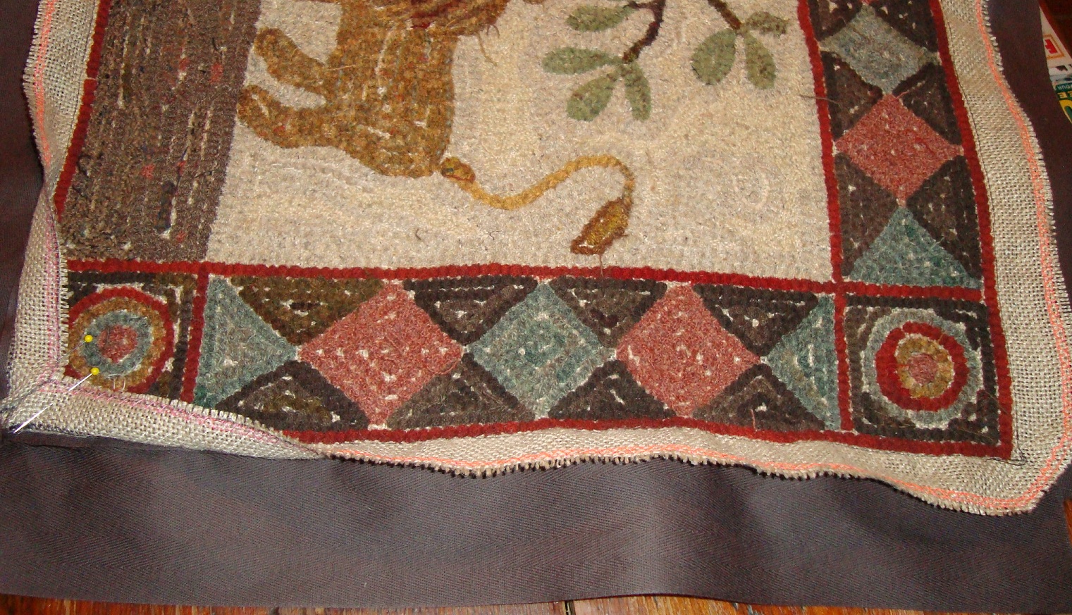 Saundra of Woodland Junction: Binding the Lions Rug Tutorial