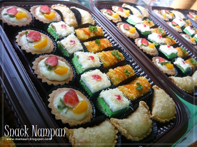 Mom's Uli Rumah Kue: SNACK NAMPAN