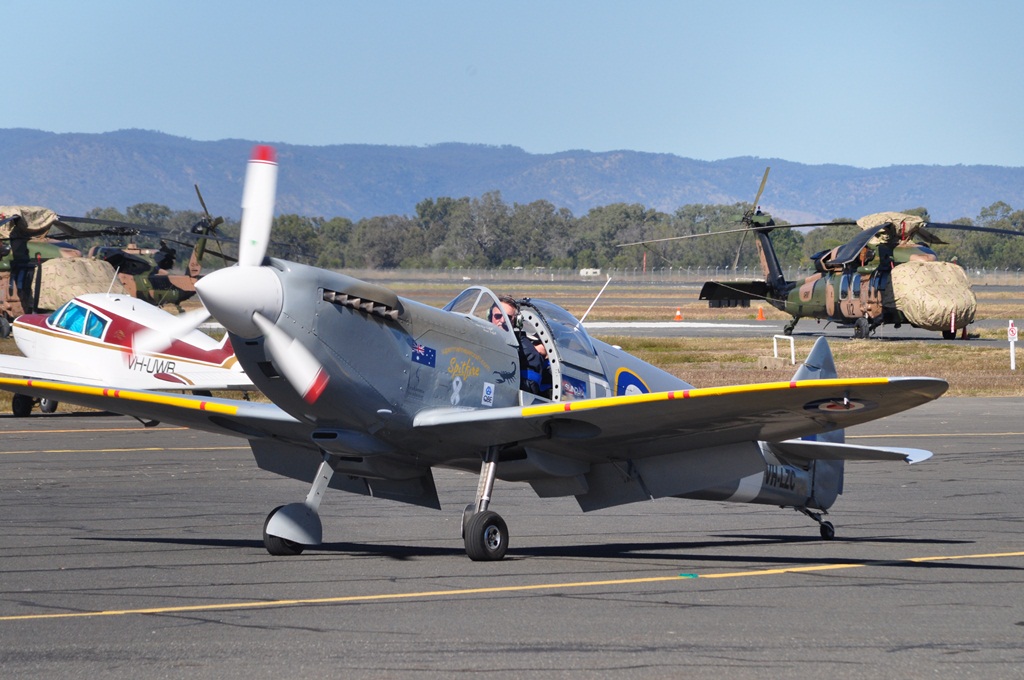 Central Queensland Plane Spotting: Round Australia Replica Spitfire on ...