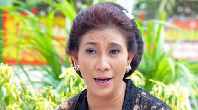 Foto Terbaru Gaya Busana Bu Menteri Susi Pudjiastuti