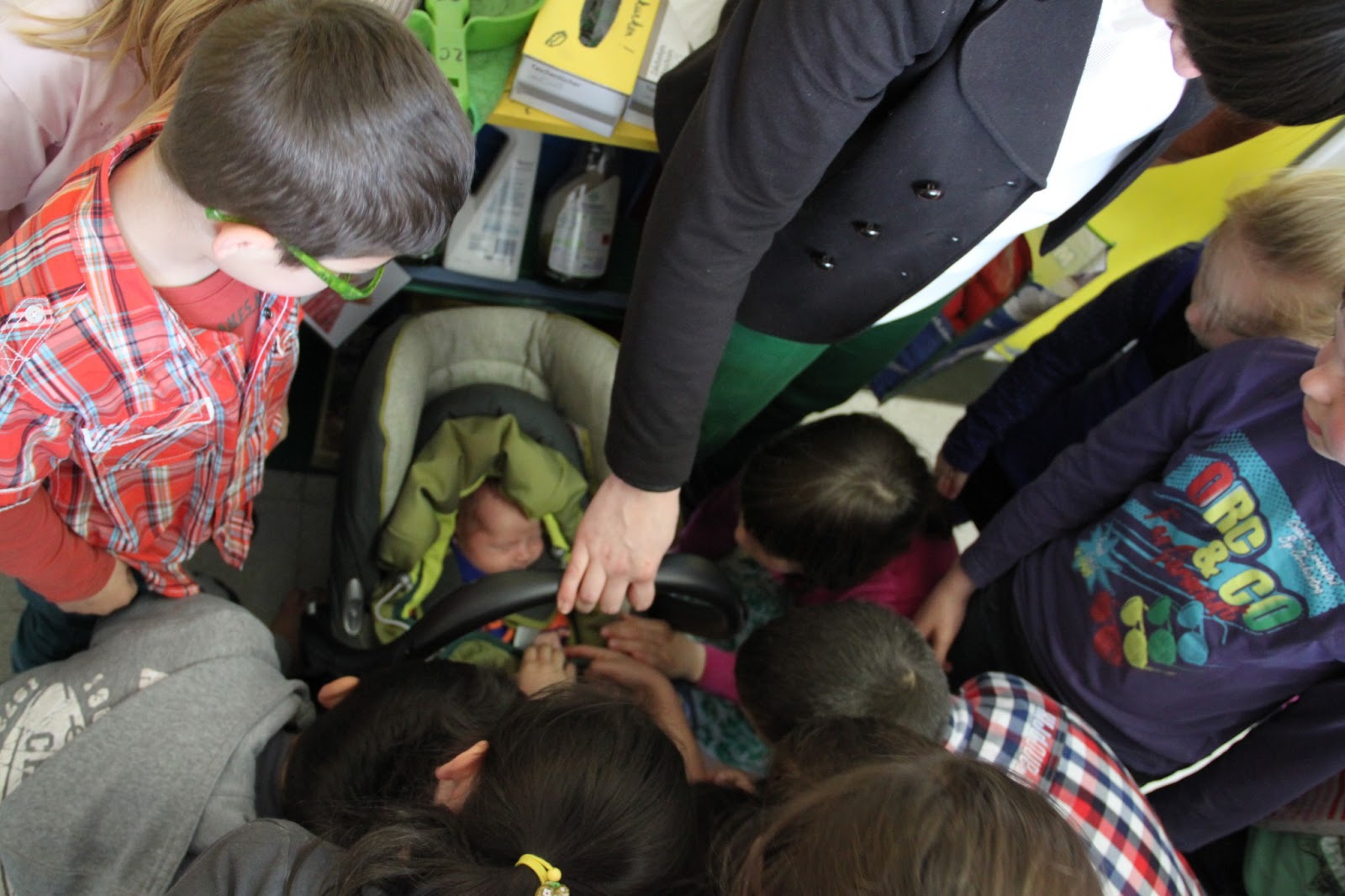 Blog je mee vanop 2C?: Juf Ruth met baby Gust in de klas!