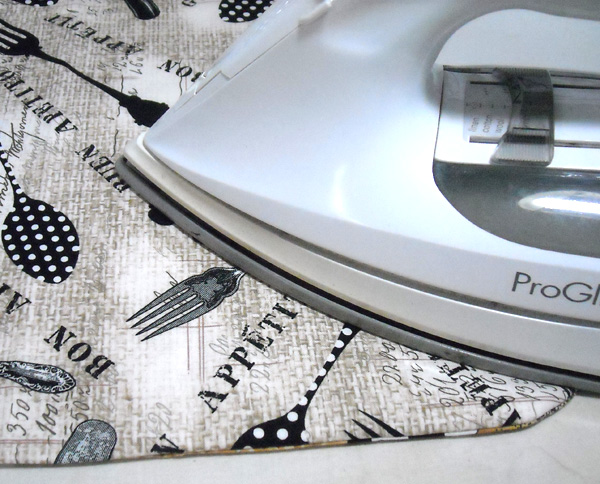 Sid's In Stitches: Easy Placemats for a Round Table Free Pattern