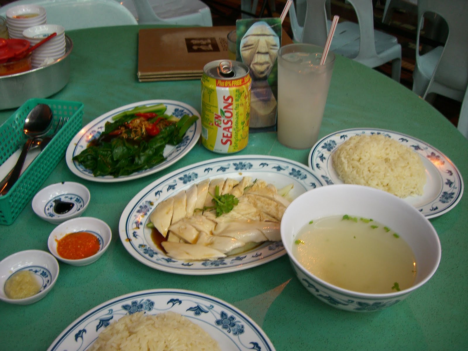 The Mr. Hunter Wall: Singapore Meals: Five Star Hainanese Chicken Rice