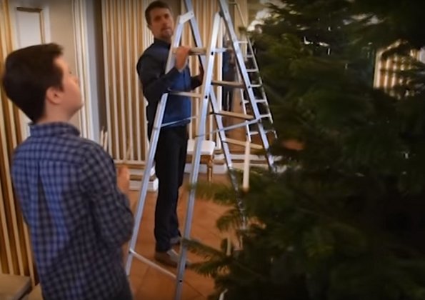 Danish Crown Prince family decorated 2017 Christmas tree