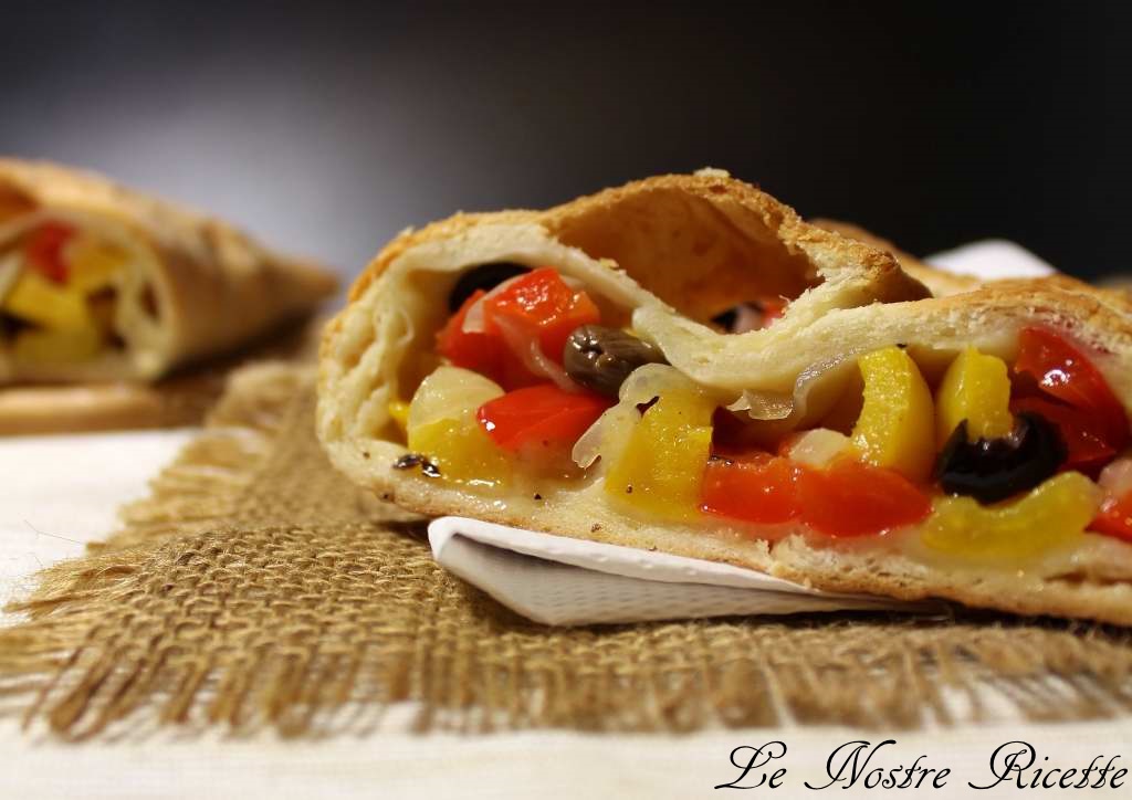 Le nostre Ricette: Strudel di pizza ai peperoni