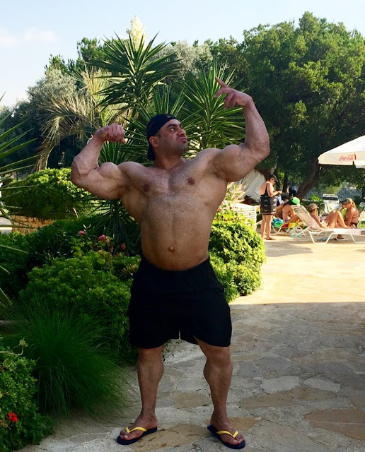 Muscle Lover: Salah Hussein