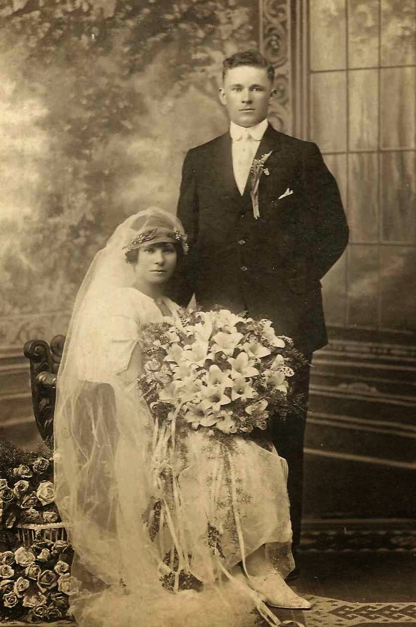 Very Tres Chic: Opulent 1920s Wedding Bouquets