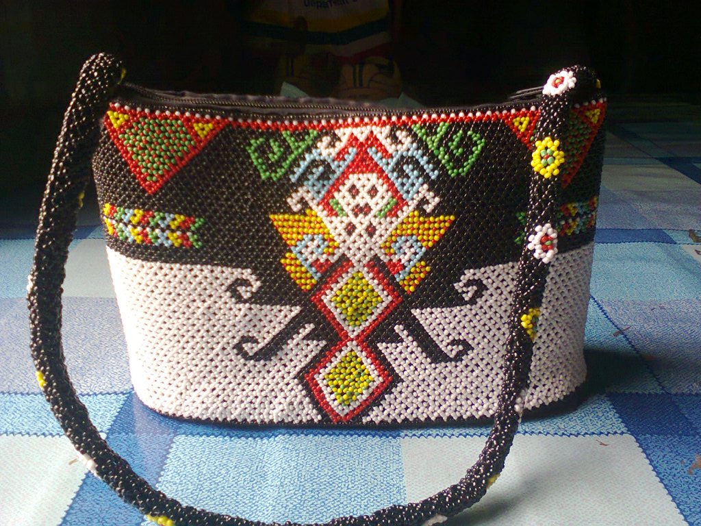 Kerajinan Dari Manik-manik