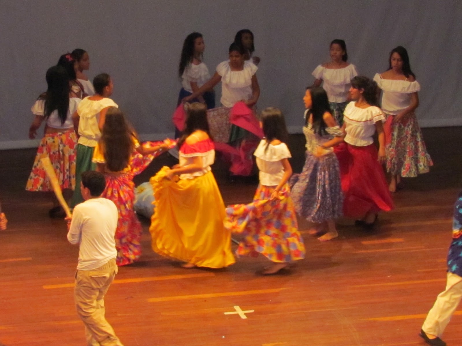 LICEO BOLIVARIANO JULIO BUSTAMANTE: VIII Festival de danzas y bailes ...